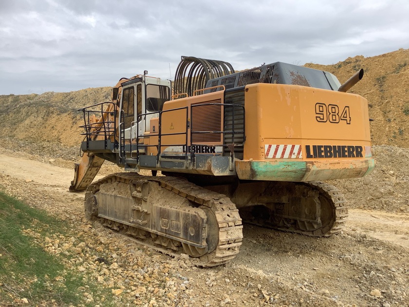 Liebherr R984C-HD Litronic Used Tracked Excavator for sale | equippo.com